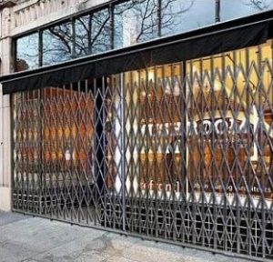 Commercial Retractable Security Gate – PAYLON – Industrial Roll Up Doors